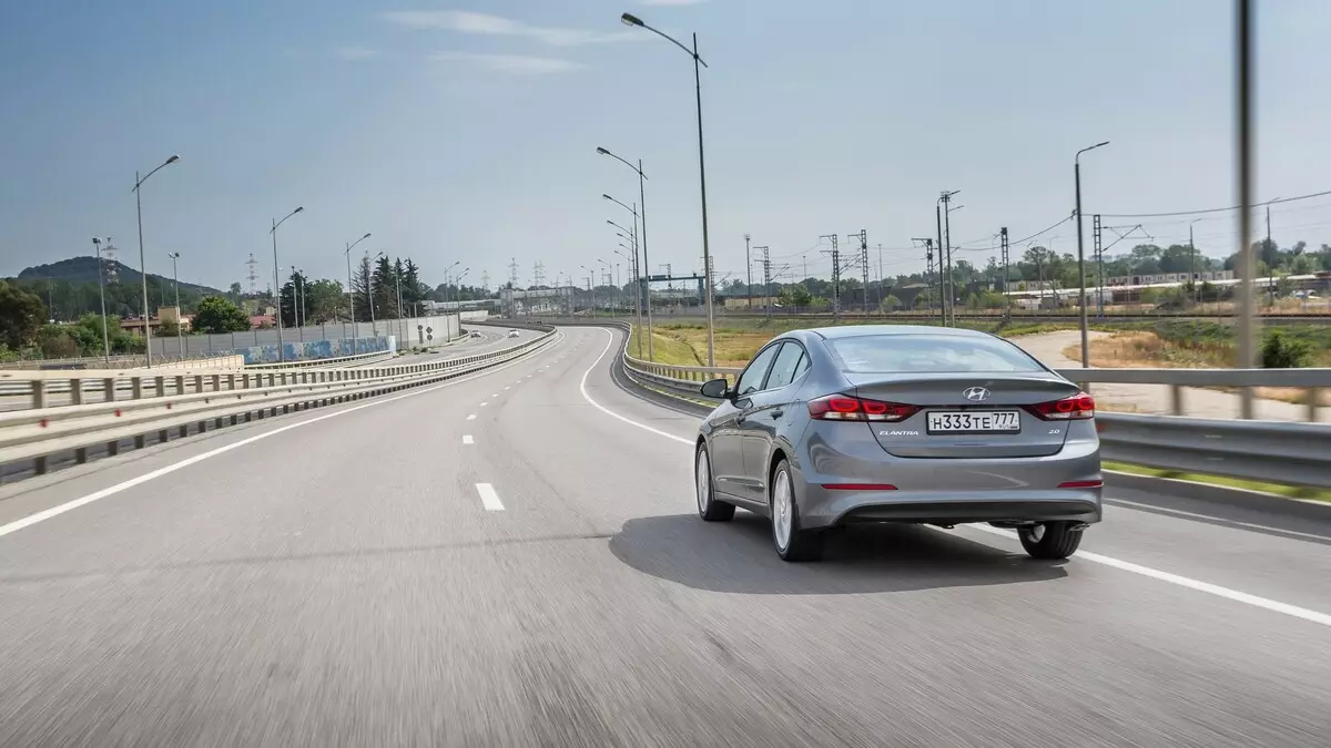 Sen asubíos e arcos: Test Drive New Hyundai Elantra 17703_47