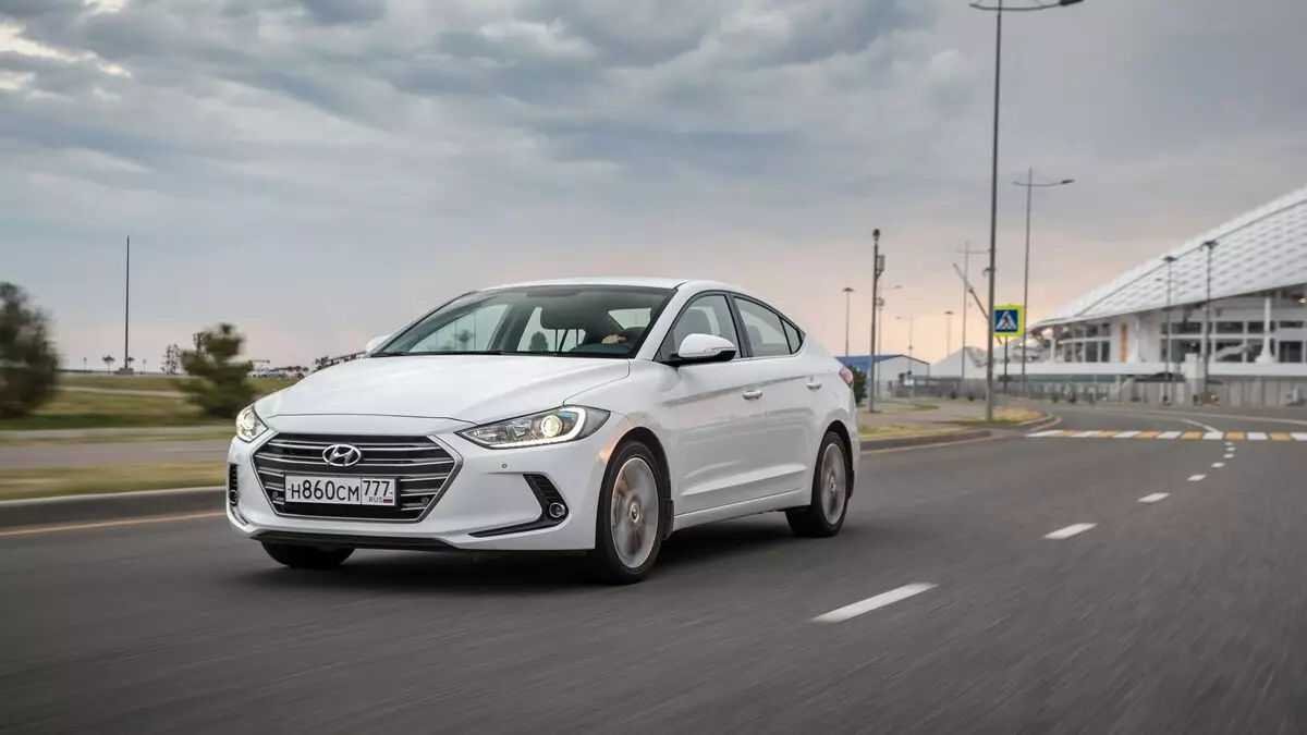 Sen asubíos e arcos: Test Drive New Hyundai Elantra 17703_54