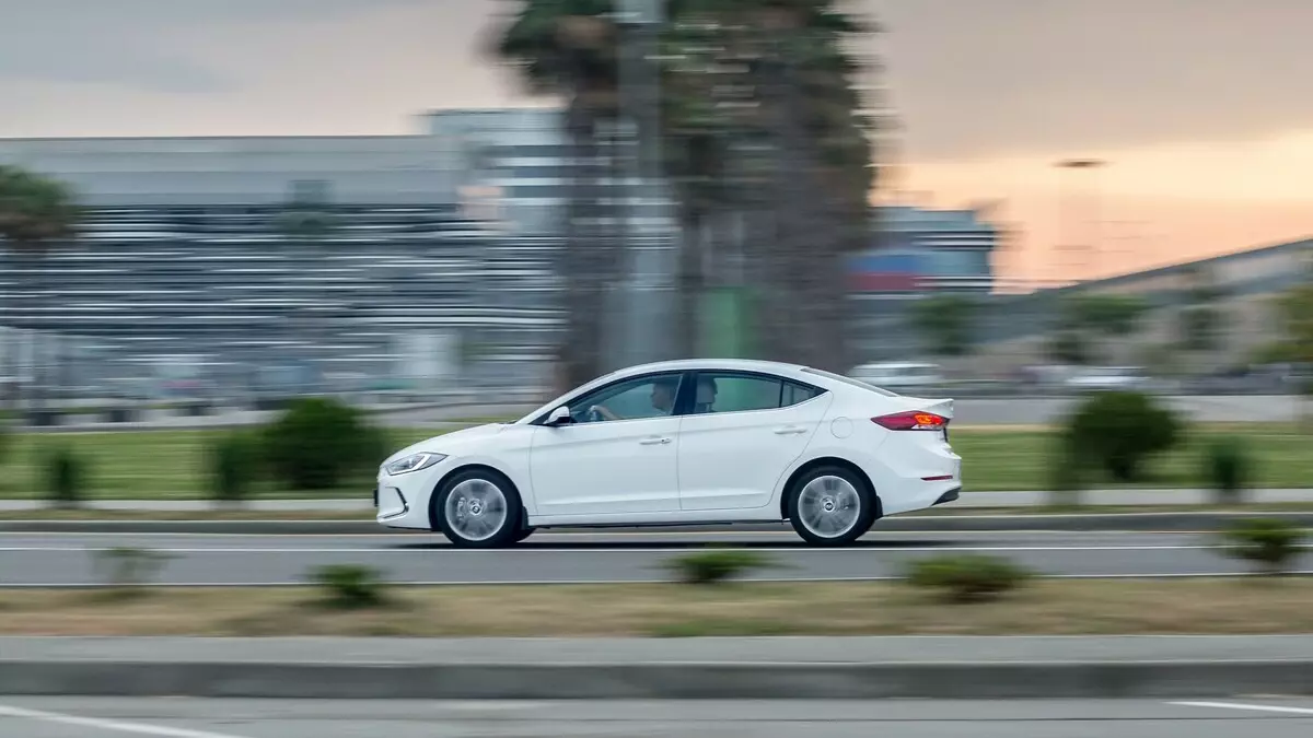 Sen asubíos e arcos: Test Drive New Hyundai Elantra 17703_55