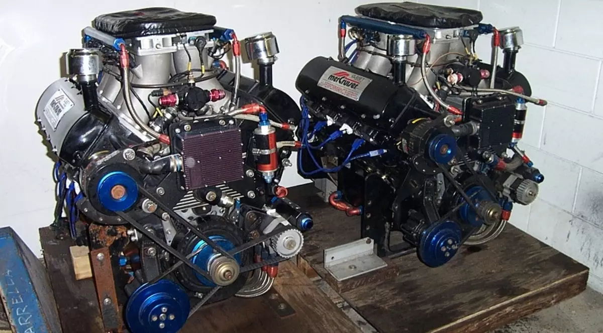 Scuderia_cazzani_offshore_racing_chevrolet_engine.jpg.