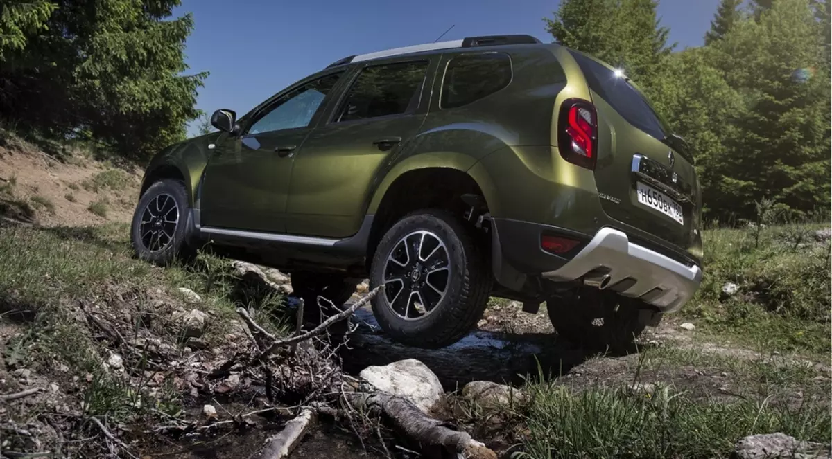 Testkörning Uppdaterad Renault Duster: Det viktigaste är att inte förstöra 17899_35