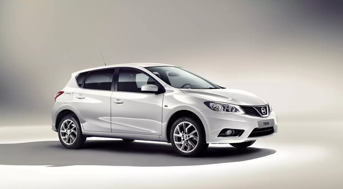Russian sales started new Nissan Tiida 17993_1