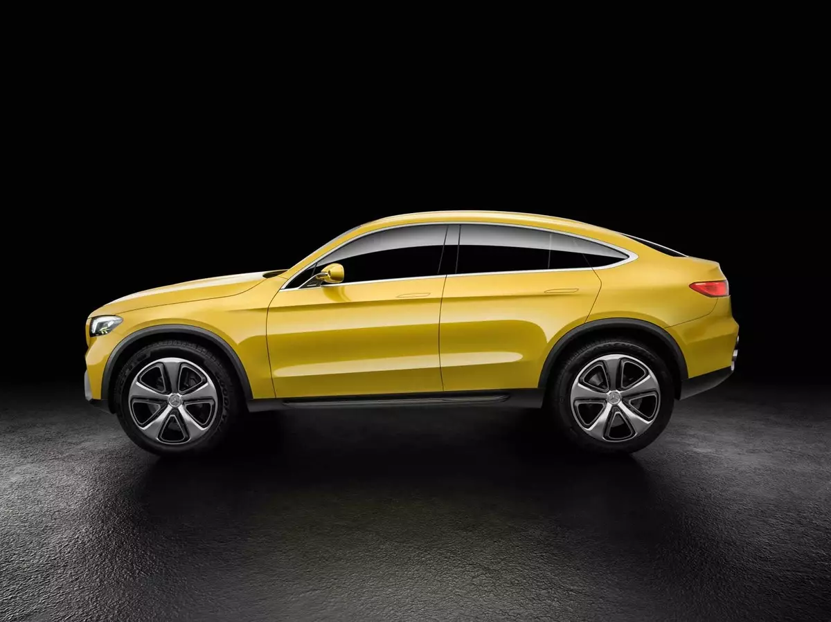 Mercedes-Benz memperkenalkan pesaing ke cross-coupe dari BMW X4 18052_4