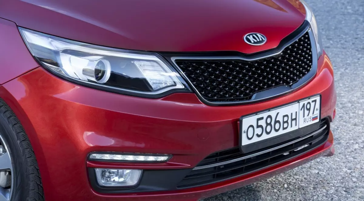 Kia bercakap tentang harga dan peralatan sedan Rio yang dikemas kini 18186_8