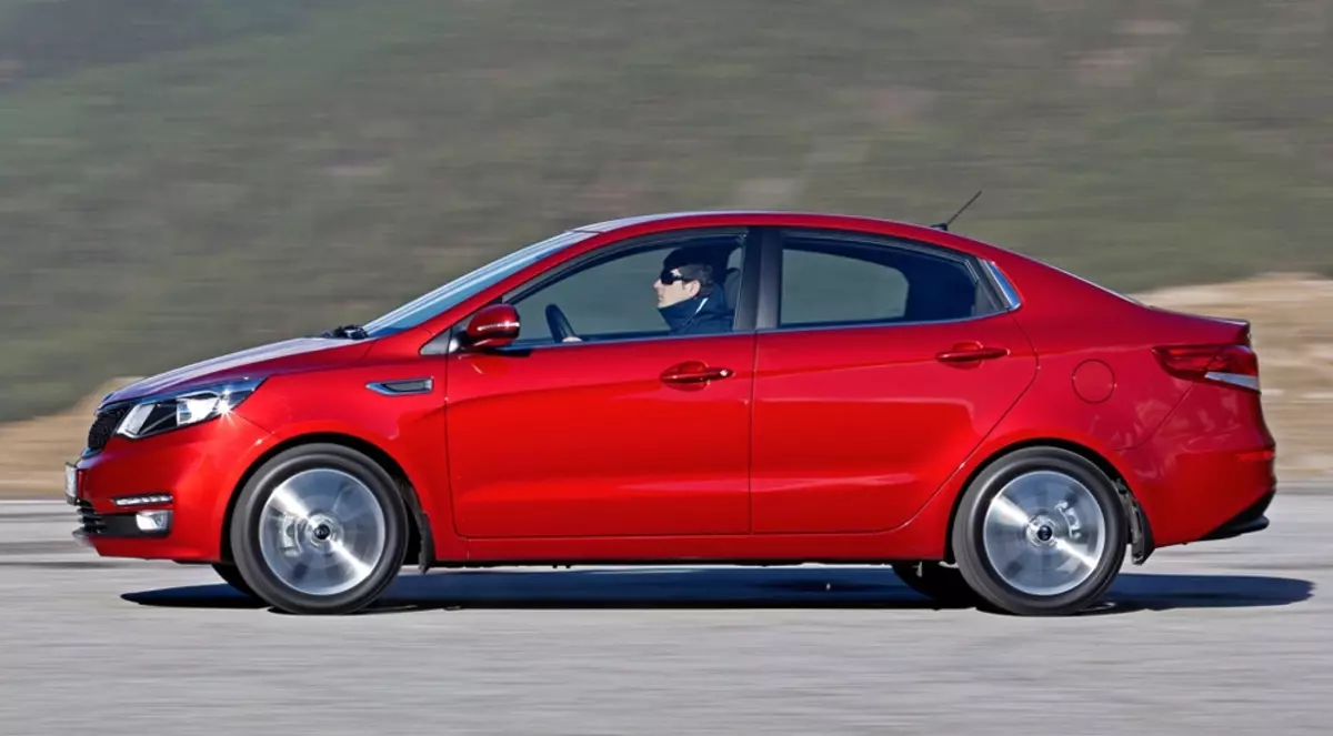 Kia Rio от последното поколение може да се купи по-евтино от 30 000 рубли 18305_2