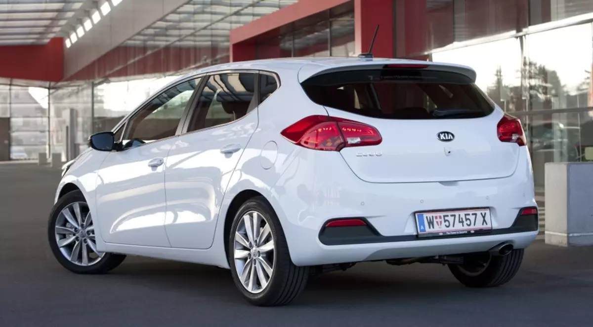 Kia Rio nan dènye jenerasyon an ka achte pi bon mache pa 30,000 rubles 18305_7