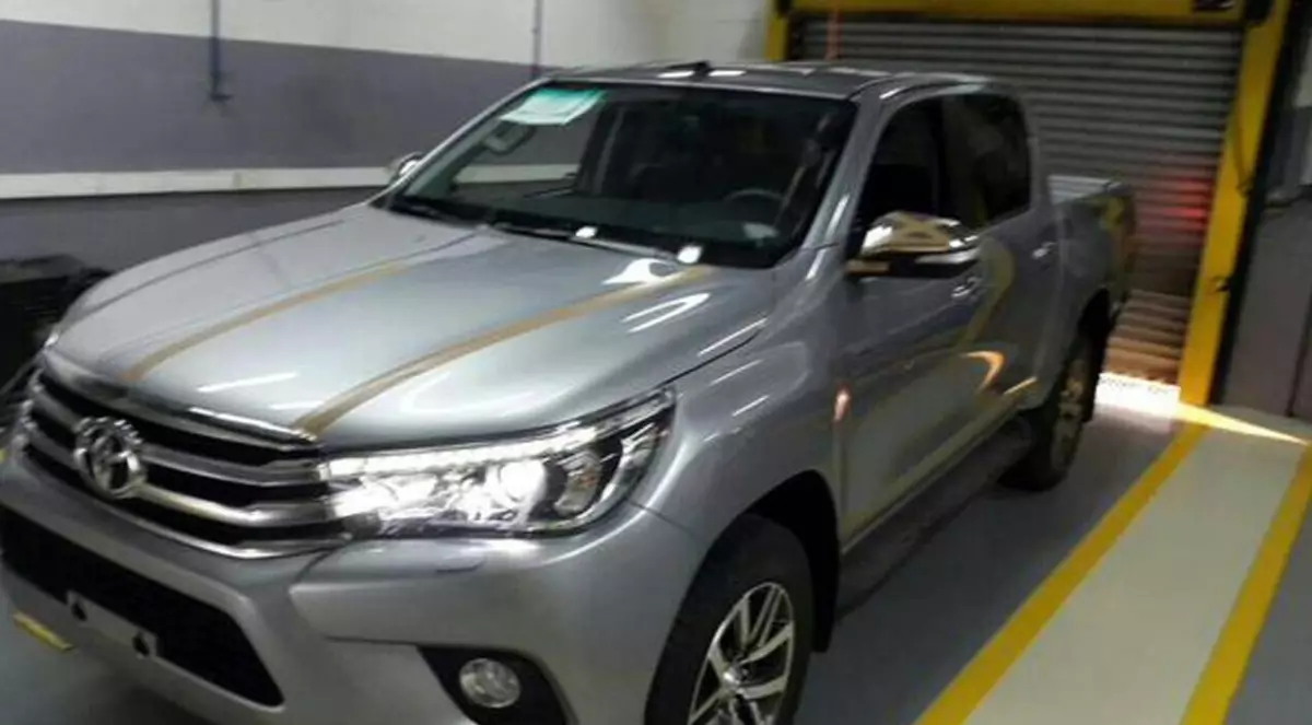 Novo Toyota Hilux finalmente declarou o 21 de maio 18314_2