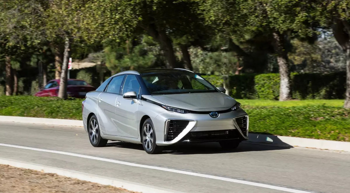 Hydrogen Toyota Mirai tuaj yeem tau txais rau cov neeg siv khoom lig vim muaj kev thov siab 18445_6