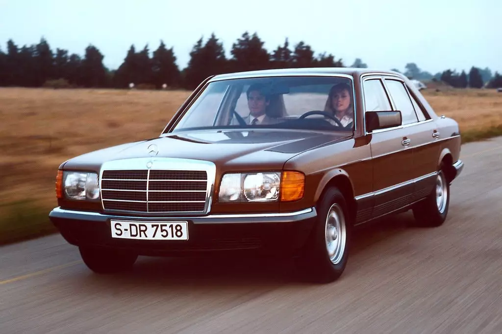 Maneses-Benz S-Class (W126)