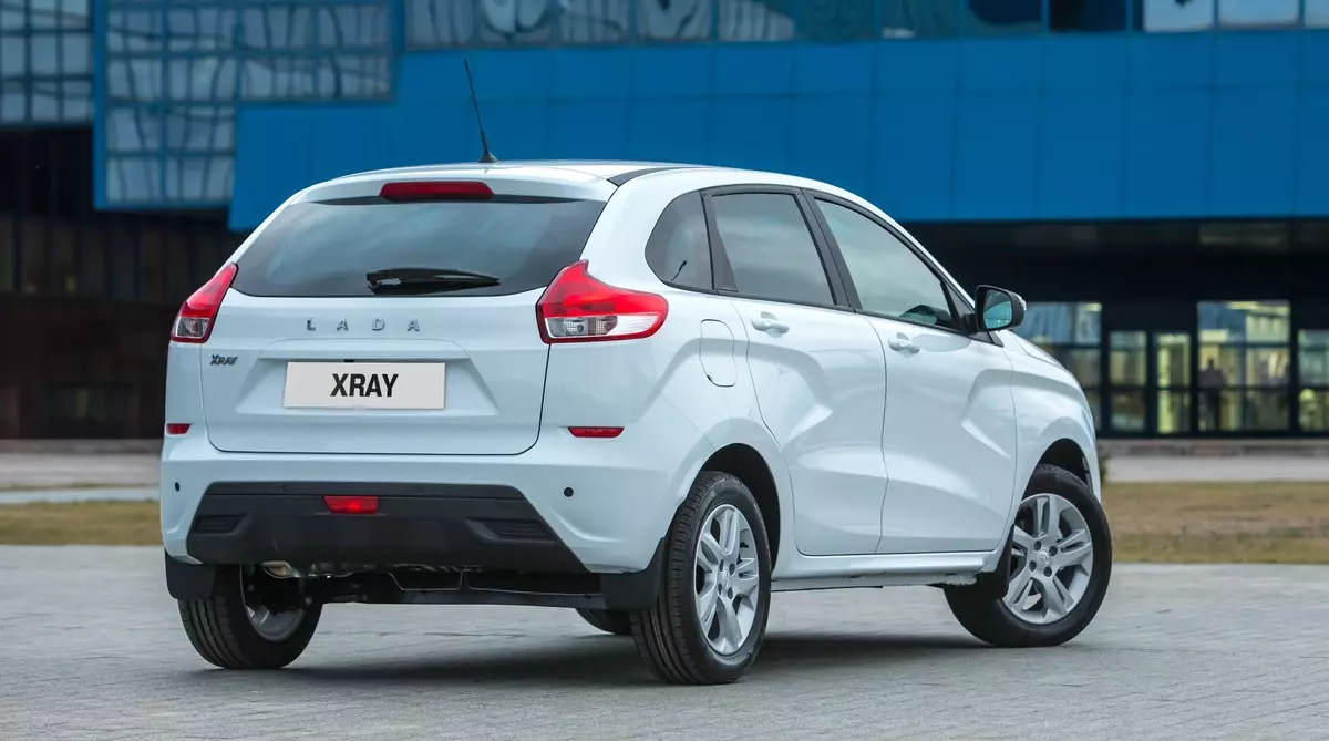 Avtovaz sedang mempersiapkan produksi massal Lada Xray. 15 hari lagi 18772_2