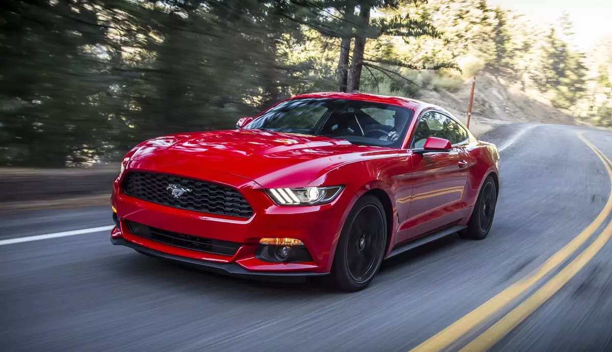 ford_mustang_ecoboost_coupe_15.jpg。