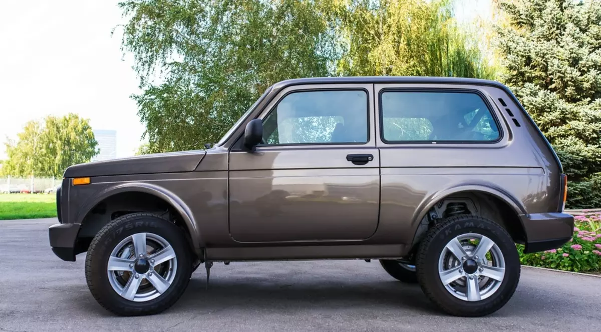 Lange testaandrijving Lada 4x4 Urban: een man tegen hipster 18948_10