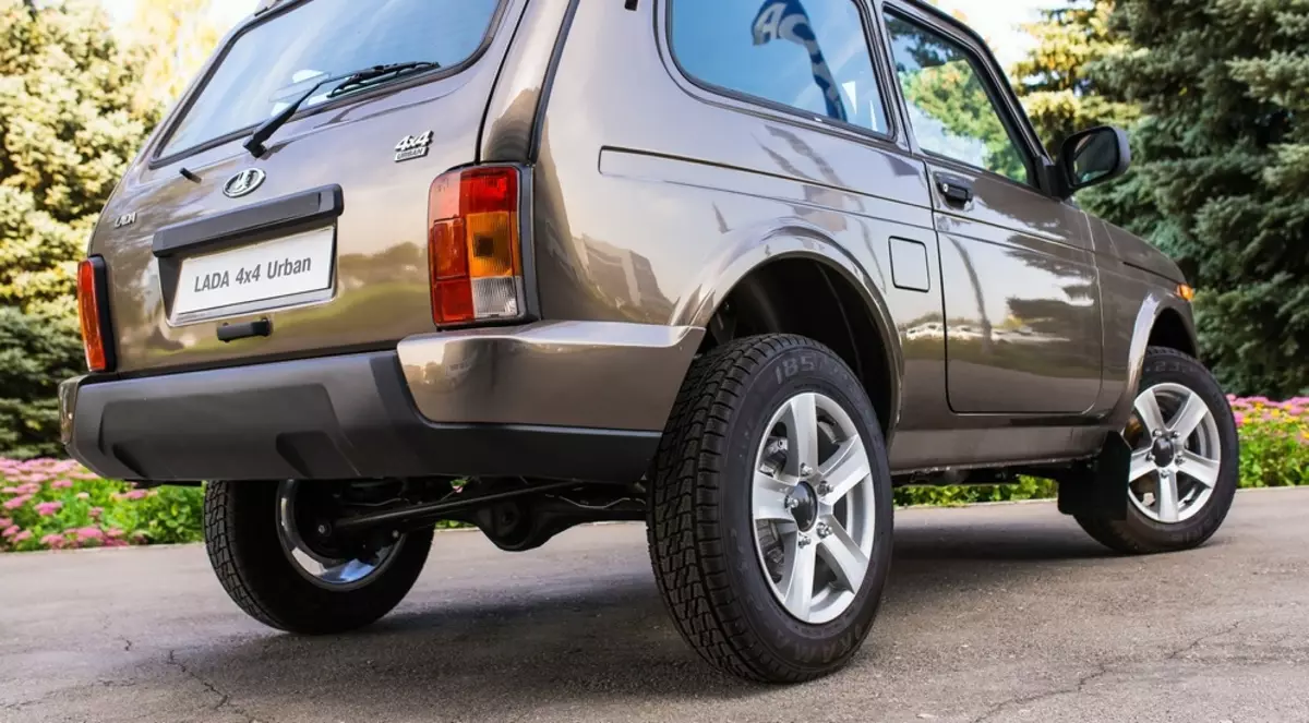 Lange testaandrijving Lada 4x4 Urban: een man tegen hipster 18948_14