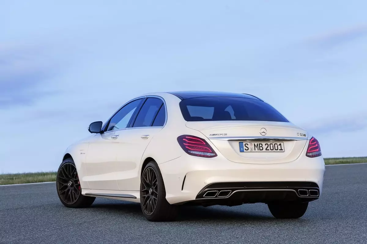 Mercedes-Benz stimmte die Kosten des neuen C 63 AMG aus 19021_2