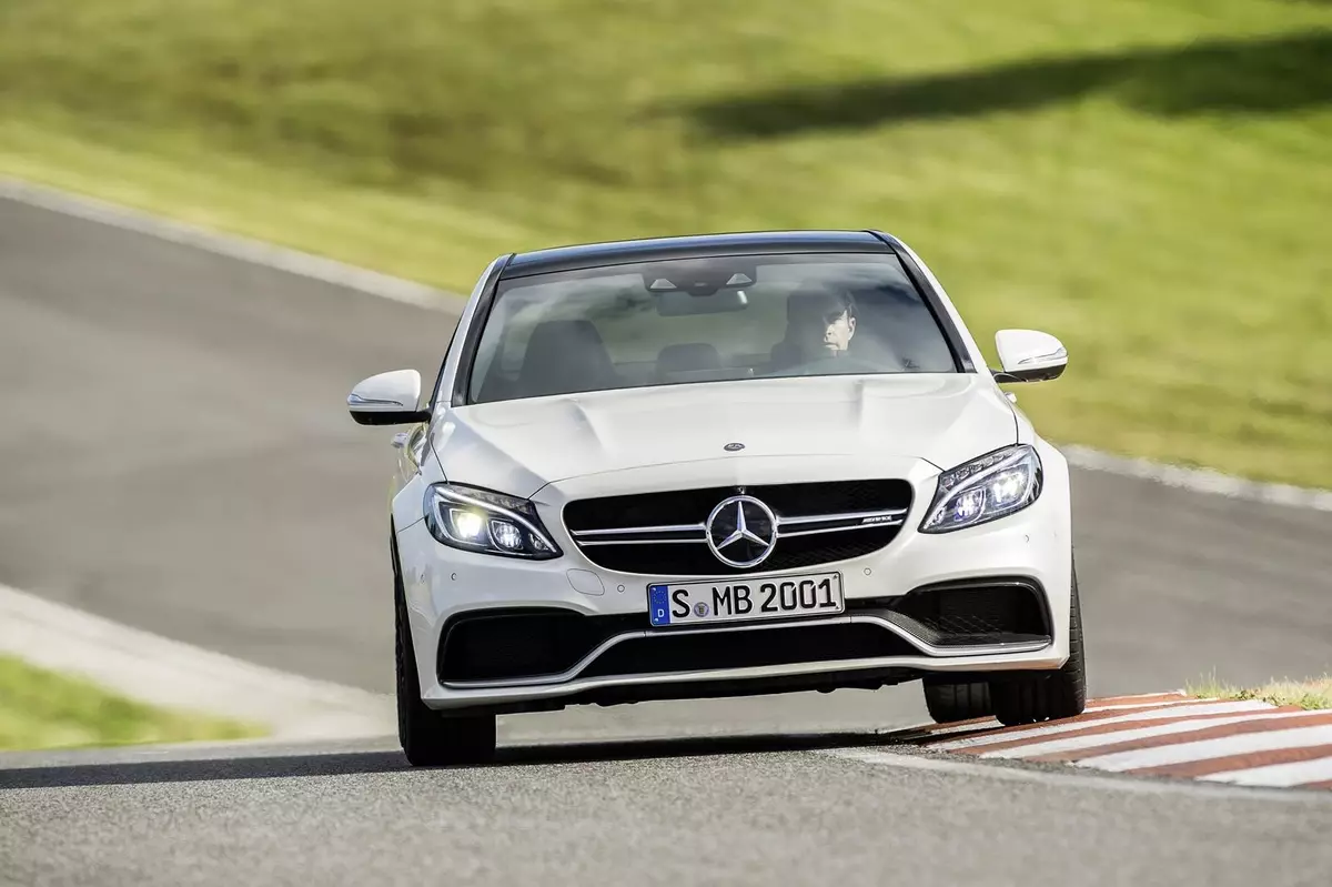 Mercedes-Benz stimmte die Kosten des neuen C 63 AMG aus 19021_3