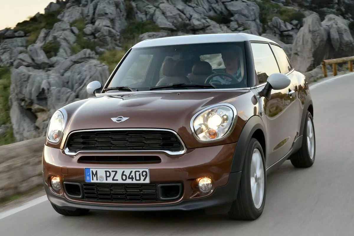 Mini Cooper Paceman.