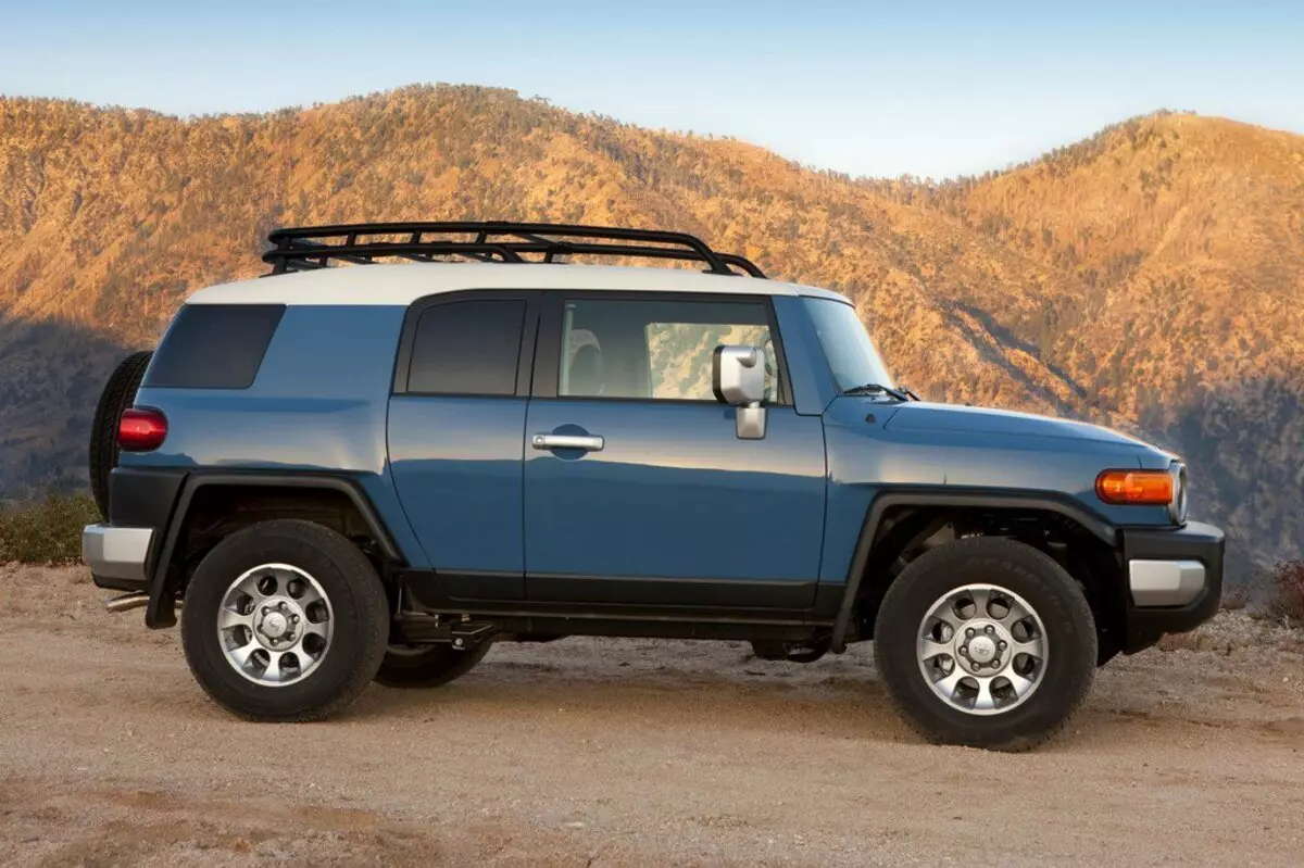 تويوتا FJ Cruiser.