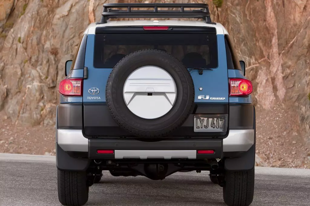 تويوتا FJ Cruiser.