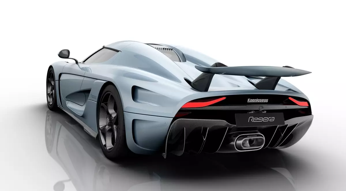 D'eagraigh Koenigsegg paráid 