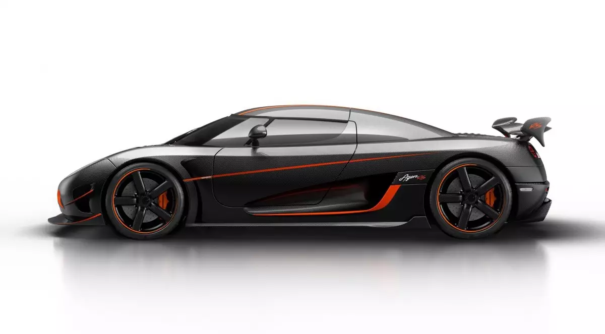 Koenigseggggg သည် Agera Rs နှင့် Regera အသစ်၏ premiere တွင် 