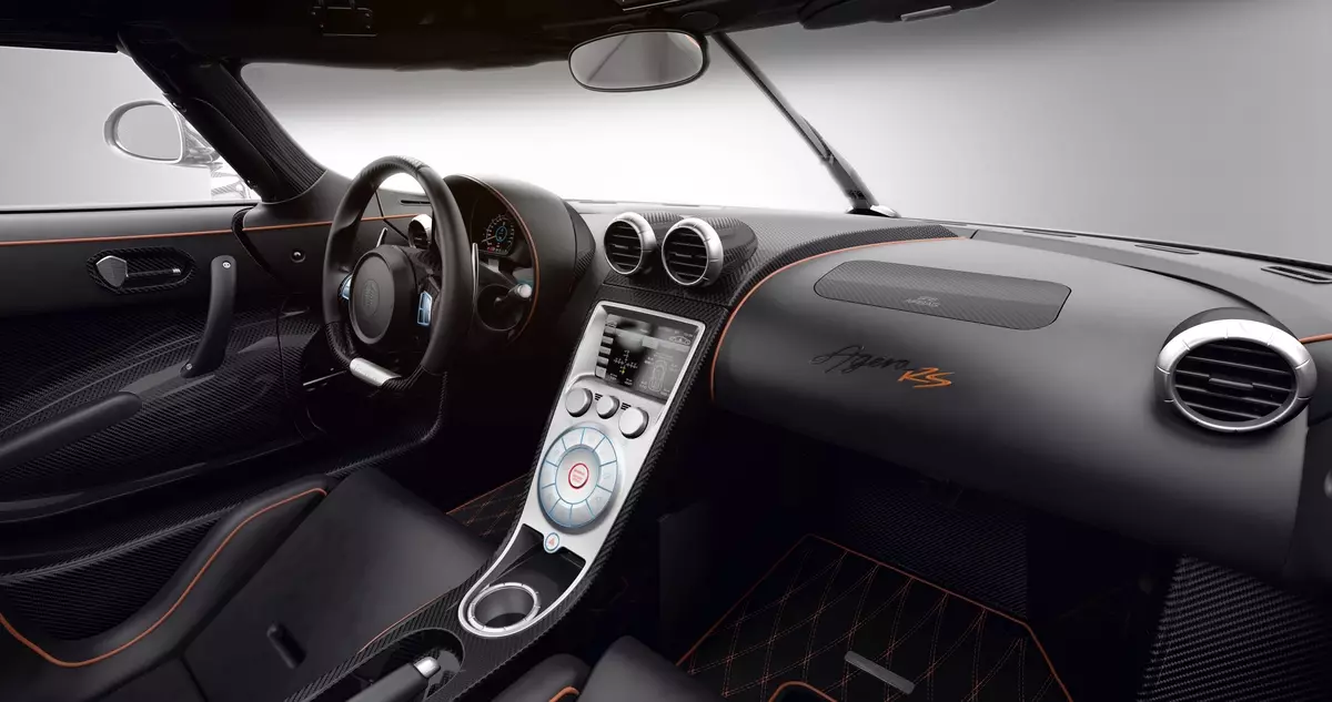 Koenigsegg_agerars_interior_dashboard.jpg.