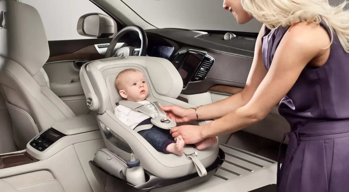 Volvo introduced the concept of a unique child seat. Video 191_2