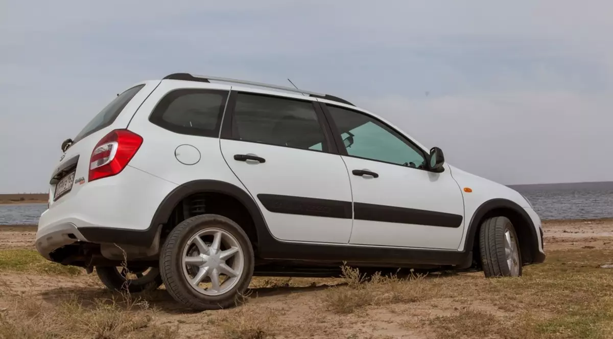 Test Drive Lada Kalina Cross: eszeptikoa deitzen dena 19263_16