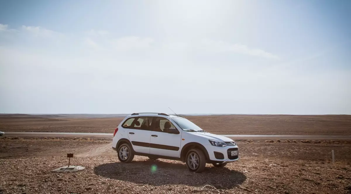 Test drive lada kalina cross: okubizwa ngokuthi yi-skeptic 19263_23