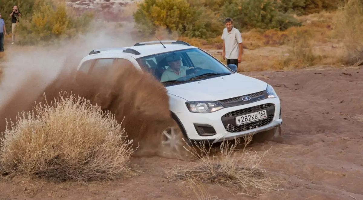 Test Drive Lada Kalina Cross: eszeptikoa deitzen dena 19263_26