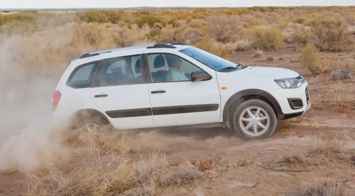 Test drive lada kalina cross: okubizwa ngokuthi yi-skeptic 19263_27