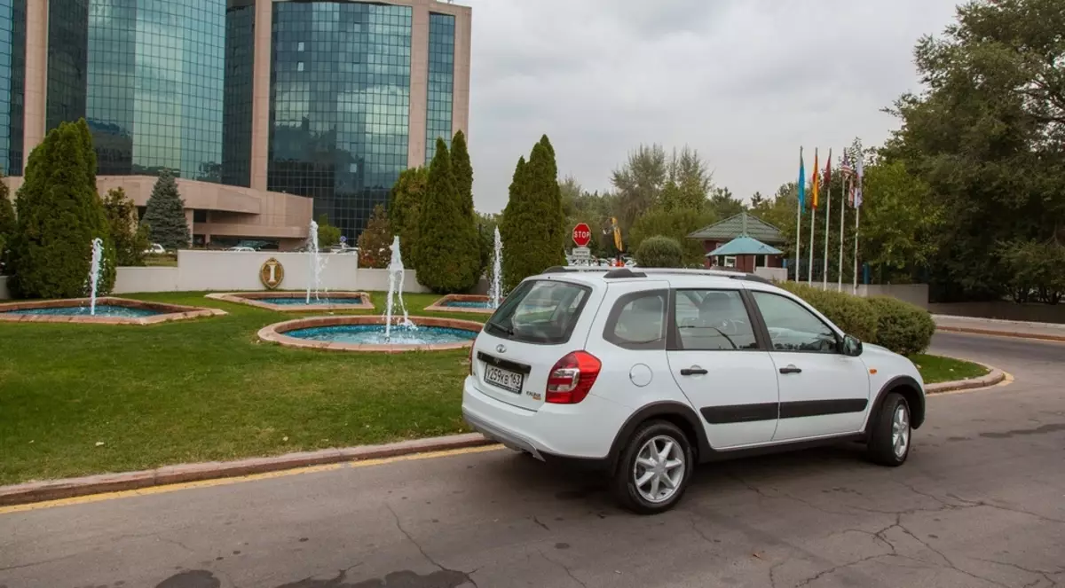 Test drive lada kalina cross: okubizwa ngokuthi yi-skeptic 19263_31