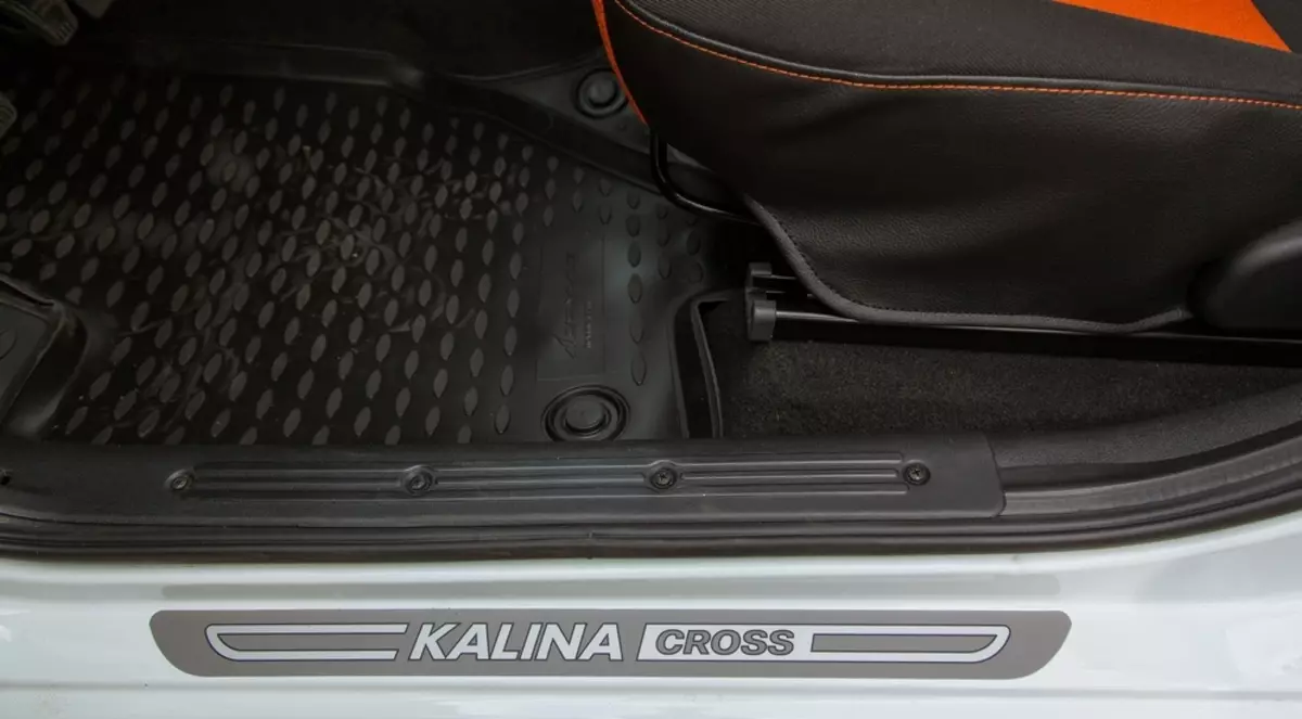 Test Drive Lada Kalina Cross: eszeptikoa deitzen dena 19263_6