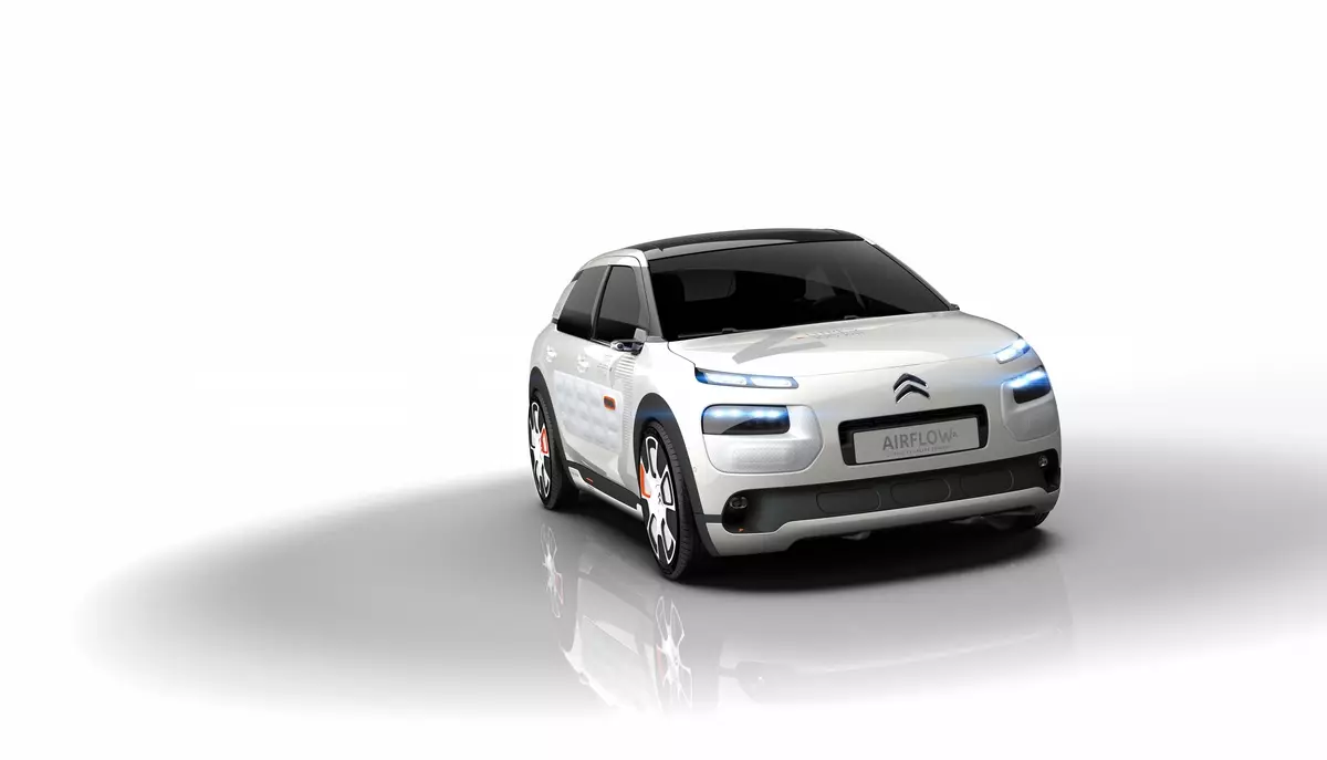 Citroen gosipụtara C4 Cactus Airplow 2l na ngwakọ na ikuku na-agbakọrọ 19298_4