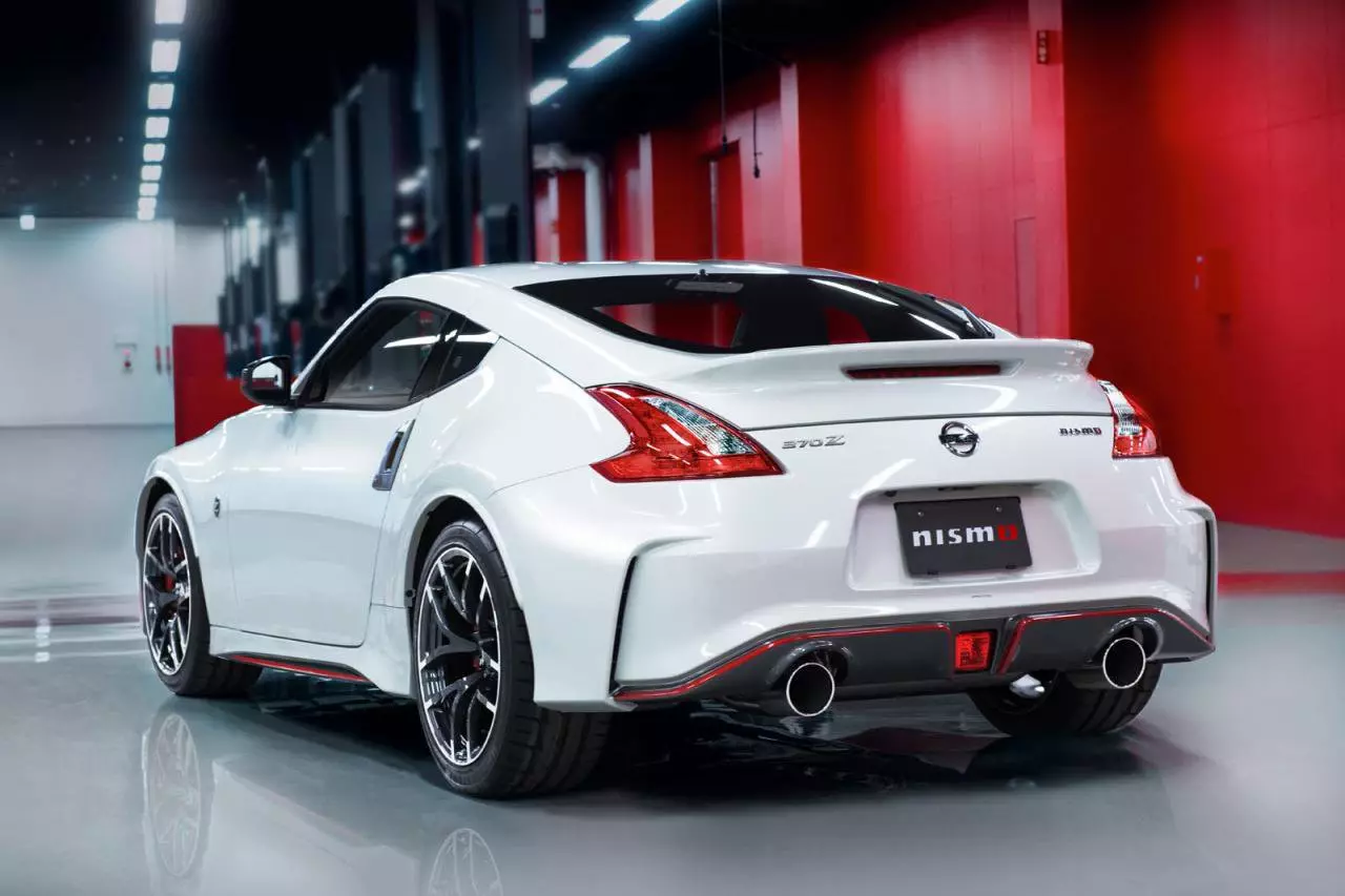 2015 નિસાન 370z નિસ્મો