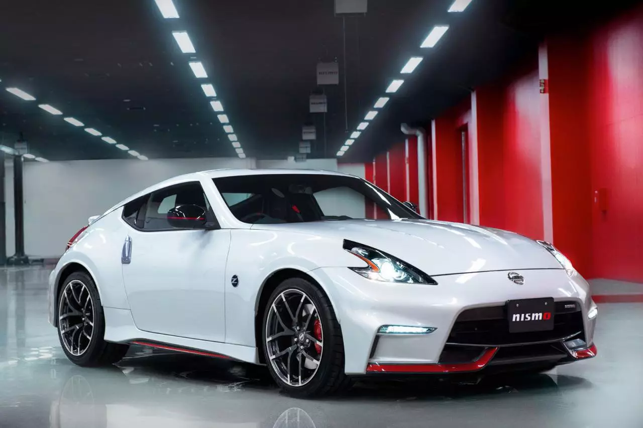 2015 નિસાન 370z નિસ્મો