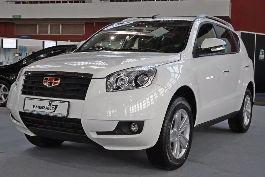 Geely Emgrand X7.