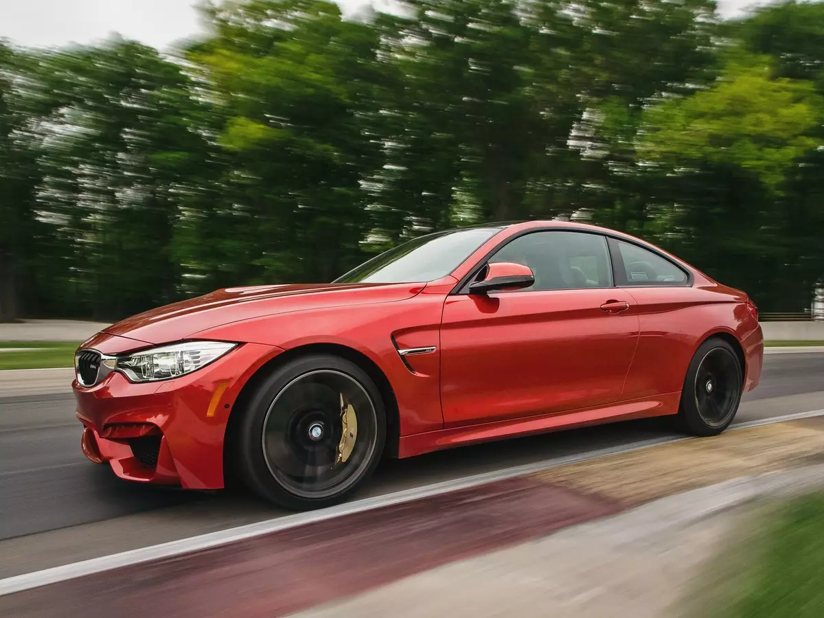 bmw_m4_cooupe_us-specr_10.jpeg.