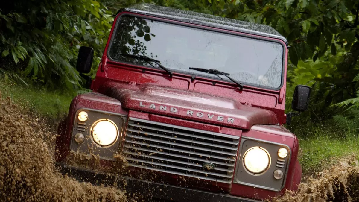 Ál mun ekki spara: Er það þess virði að kaupa land Rover Defender fyrir 1,5 milljónir rúblur 19818_10