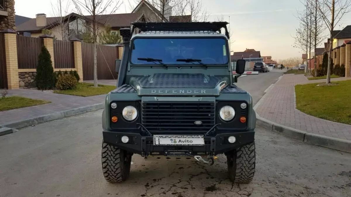 ალუმინის არ გადარჩენა: ღირს ყიდვის მიწის Rover Defender 1.5 მილიონი რუბლი 19818_13