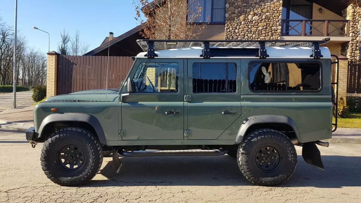 L'aluminium ne sauvegardera pas: vaut-t-il la peine d'acheter du défenseur Land Rover pour 1,5 million de roubles 19818_15