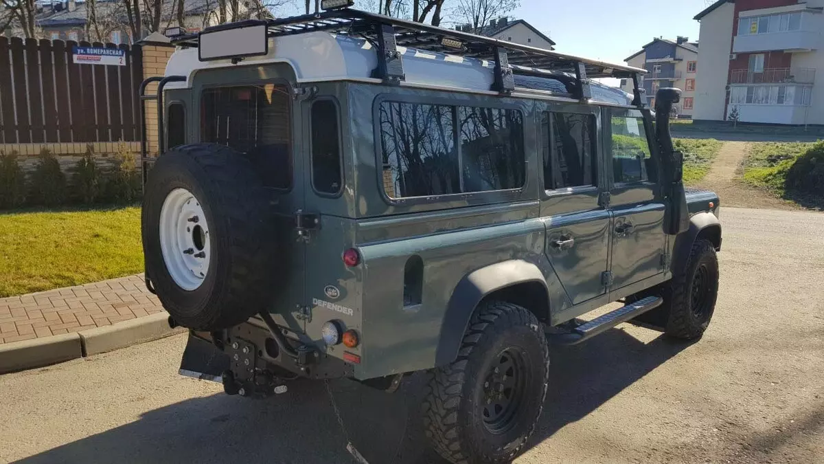 L'aluminium ne sauvegardera pas: vaut-t-il la peine d'acheter du défenseur Land Rover pour 1,5 million de roubles 19818_18