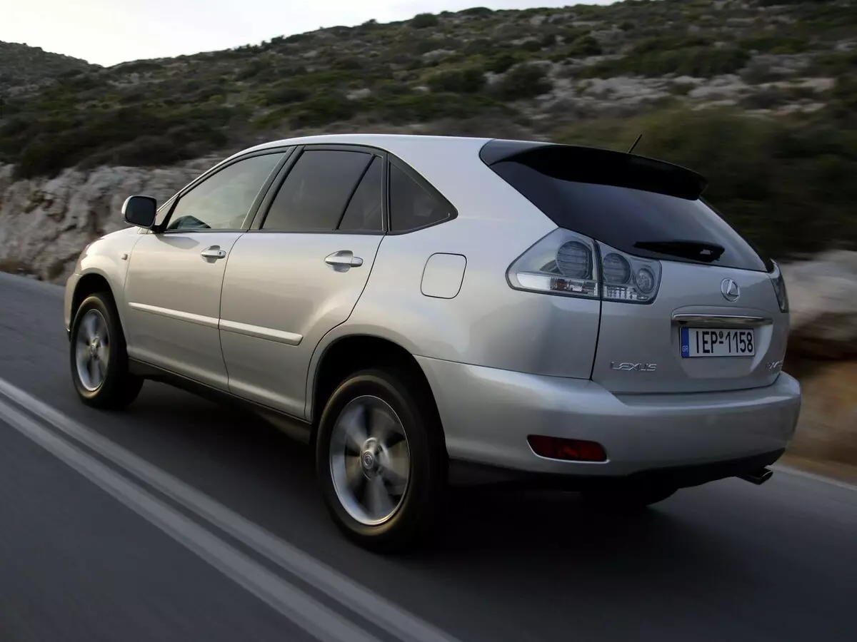 Lo que no es un híbrido: es bueno: ¿vale la pena comprar Lexus RX II por millón de rublos? 19830_11