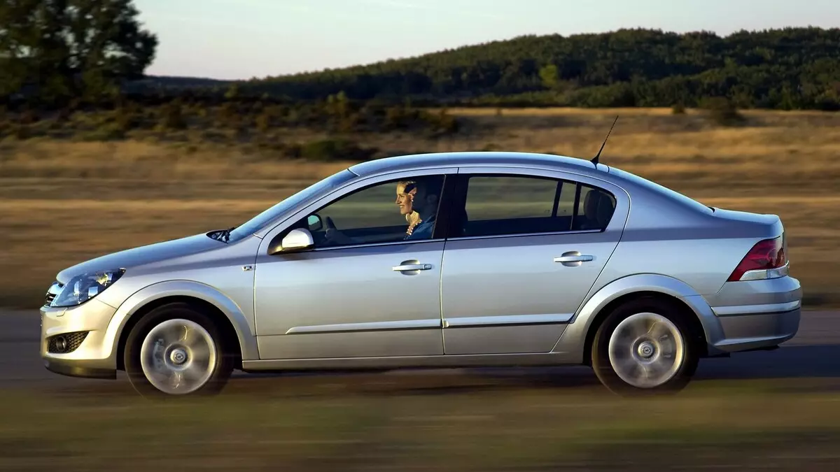 Á myndinni: Opel Astra Sedan (H) '2007-14