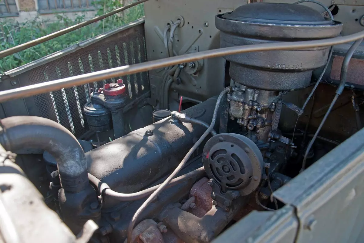 GMC CCKW 1942 Engine