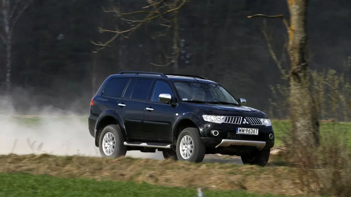 Mitsubishi pajero Sport '2008-13