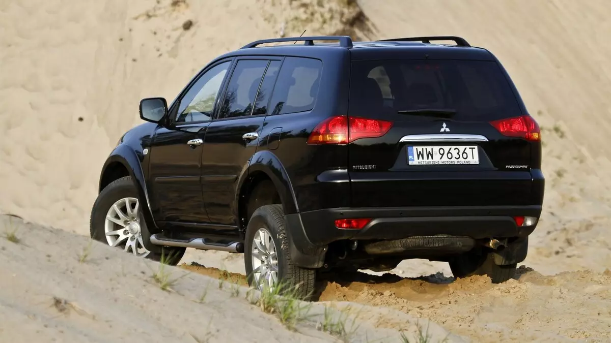 Mitsubishi_pajero_sport_41.