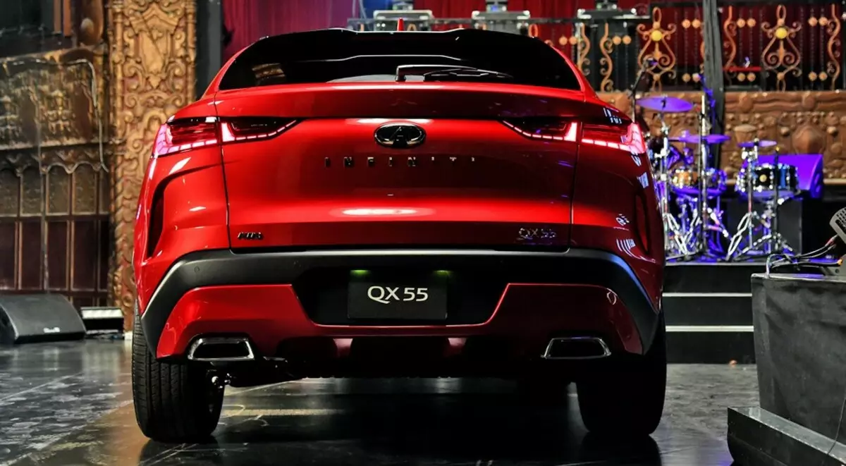 Cross-Coupe Infiniti QX55: FX Heir ได้รับการขับเคลื่อนสี่ล้อมาตรฐานและร้านเสริมสวยแบบเก่า 20034_17