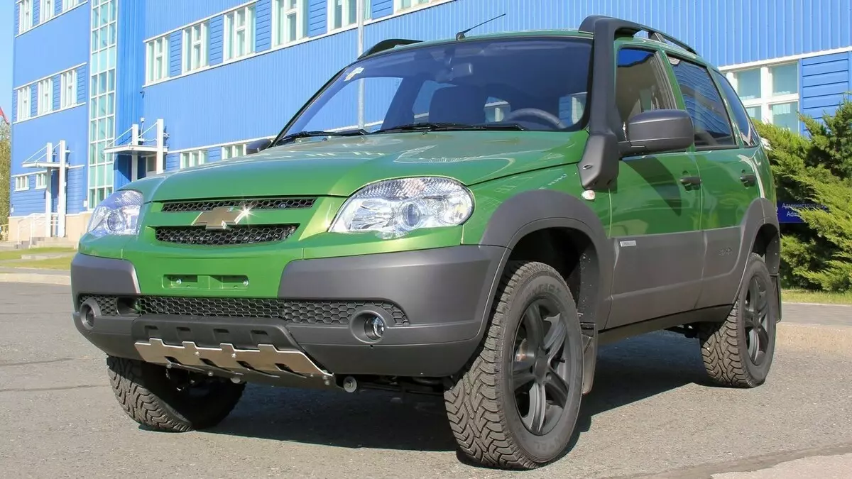 Lada 4x4 na Chevrolet Nịva: Gịnị bụ ọdịiche na ihe dị iche? 20070_44