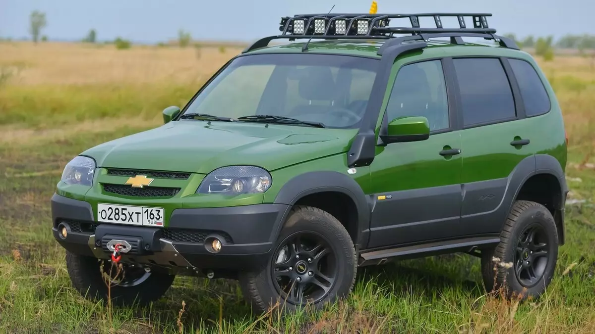 Lada 4x4 na Chevrolet Nịva: Gịnị bụ ọdịiche na ihe dị iche? 20070_45