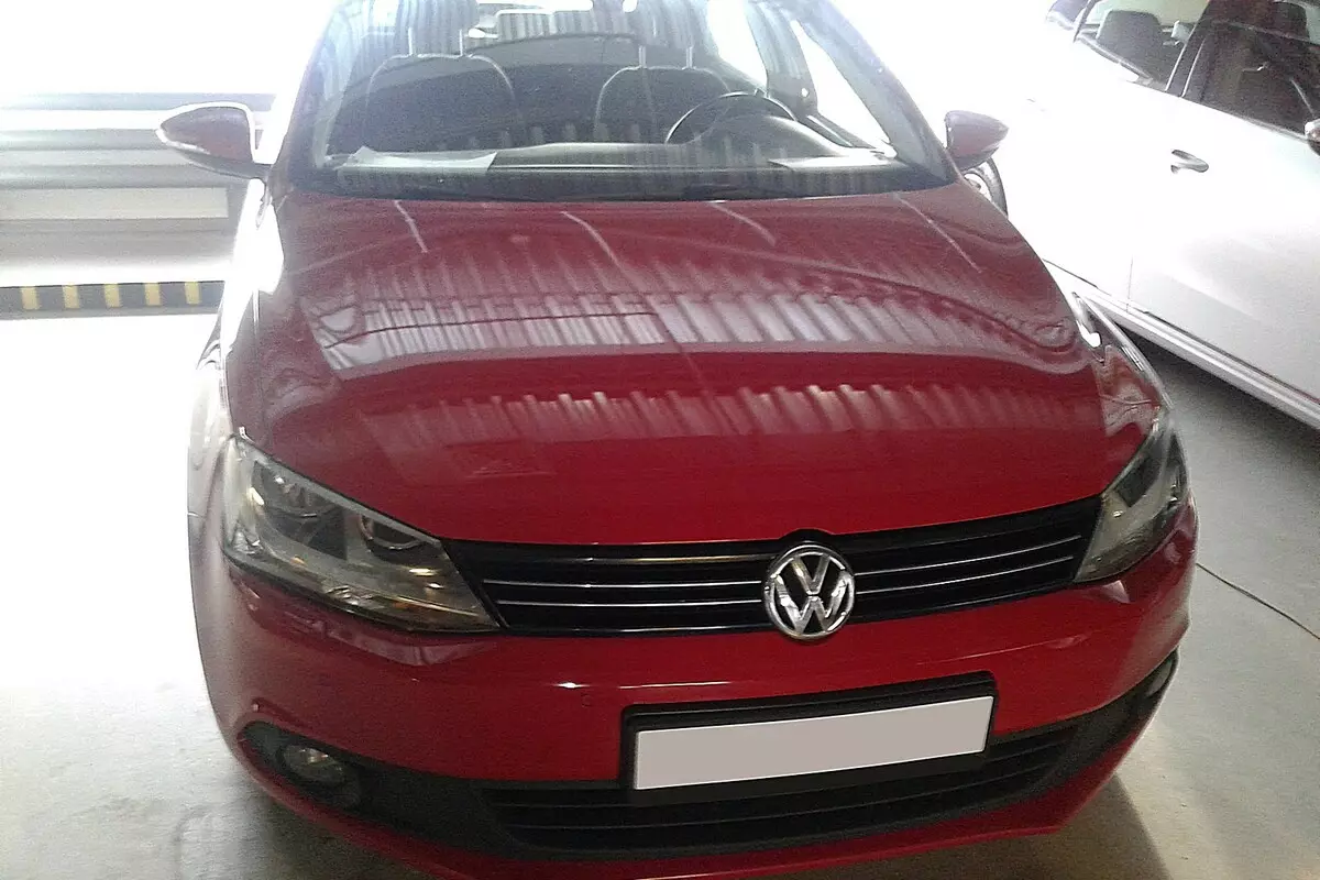 ក្រុមហ៊ុន Volkswagen Jetta VI RED